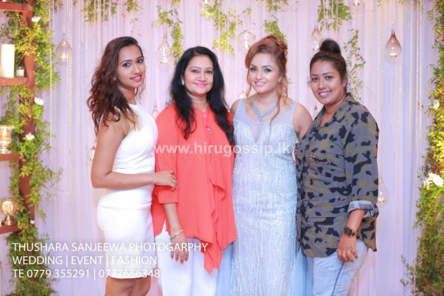 Ashanthi Ranasinghe celebrates her birthday with a large group of stars ...
