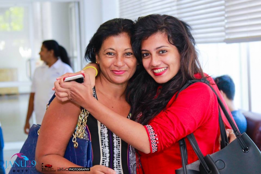 Blood Donation on Janith Wickramage's Birthday - Photo Gallery - Hiru ...